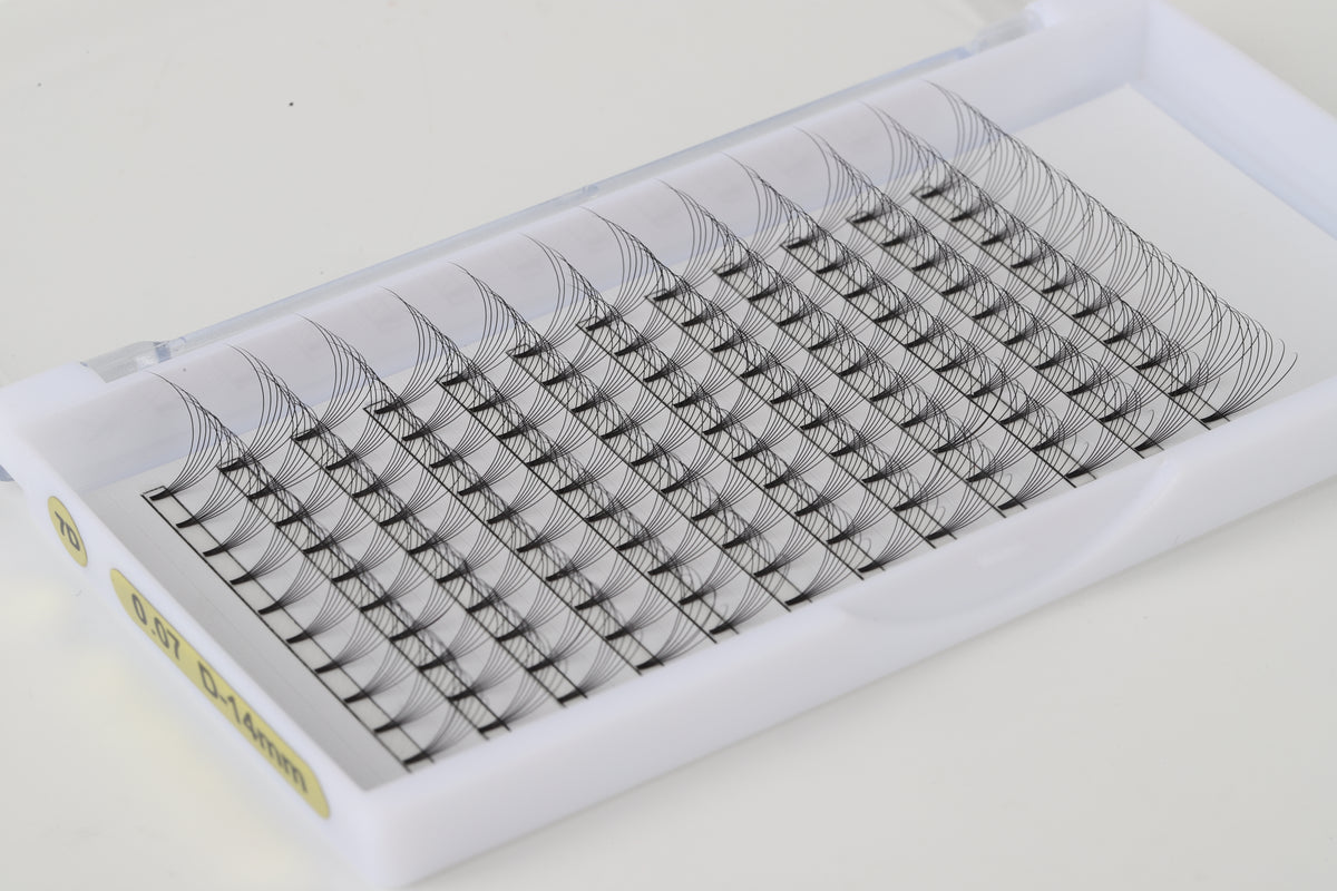 Premade Short Stem Fan Lashes 7D – speyelashes